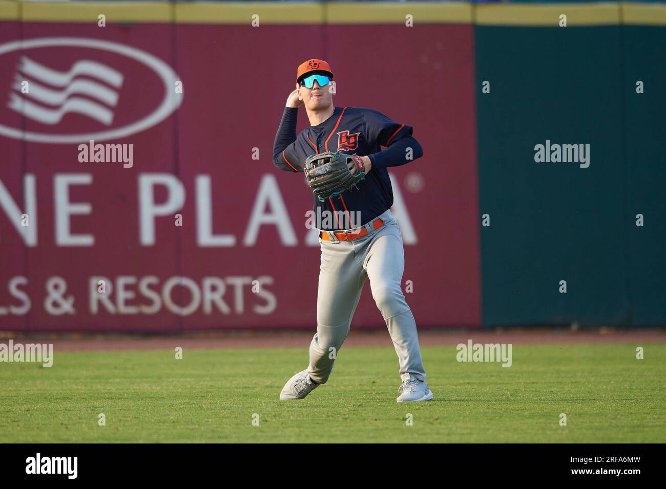 Bowling Green Hot Rods outfielder Blake Robertson (25) throws during a ...