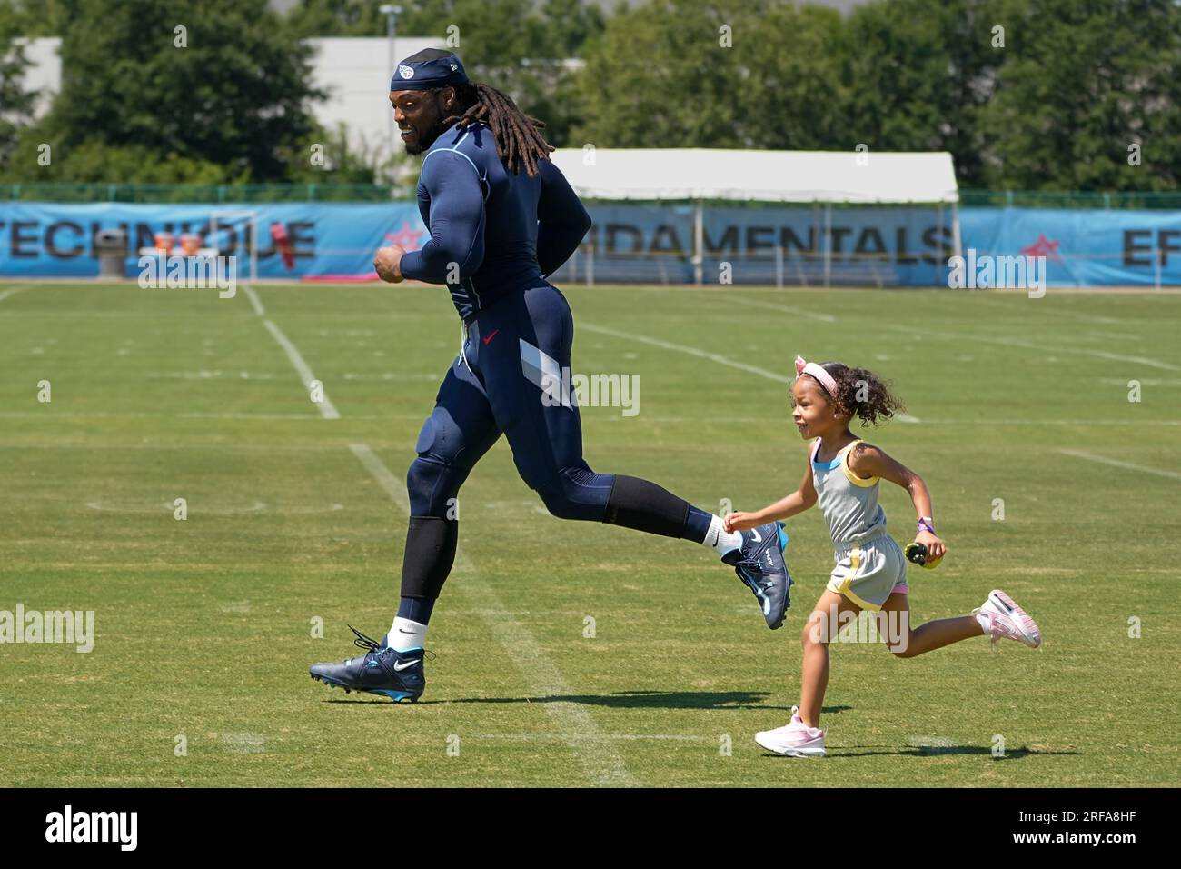 Tennessee Titans running back Derrick Henry races his daughter ...