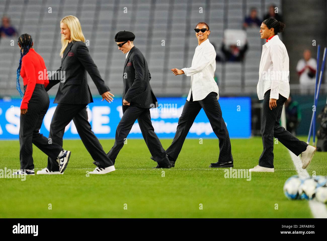 United States players from left, Crystal Dunn, Lindsey Horan, Megan ...
