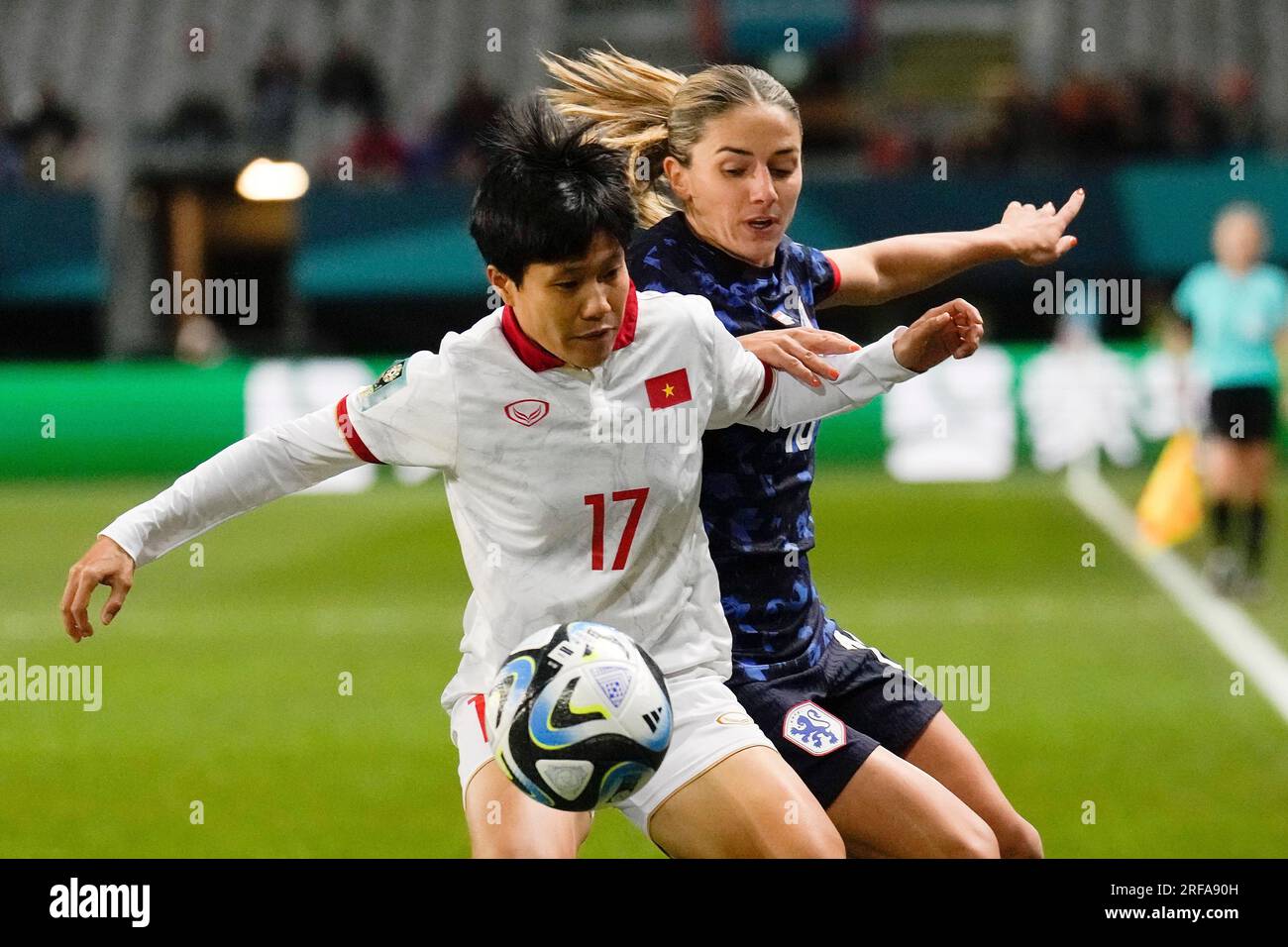 Netherlands' Danielle Van de Donk and Vietnam's Thi Thu Thao Tran, left ...