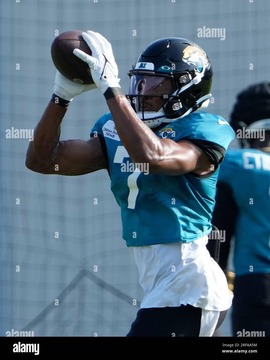 Jacksonville Jaguars wide receiver Zay Jones (7) makes a reception ...