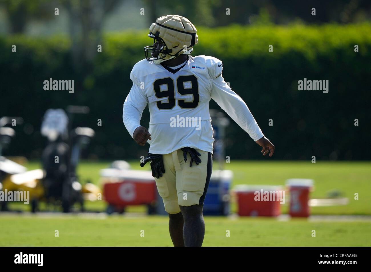 New Orleans Saints defensive tackle Khalen Saunders (99) runs through ...