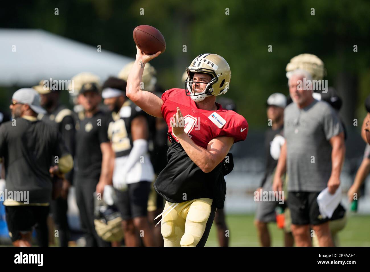 New Orleans Saints quarterback Derek Carr (4) runs through drills at ...