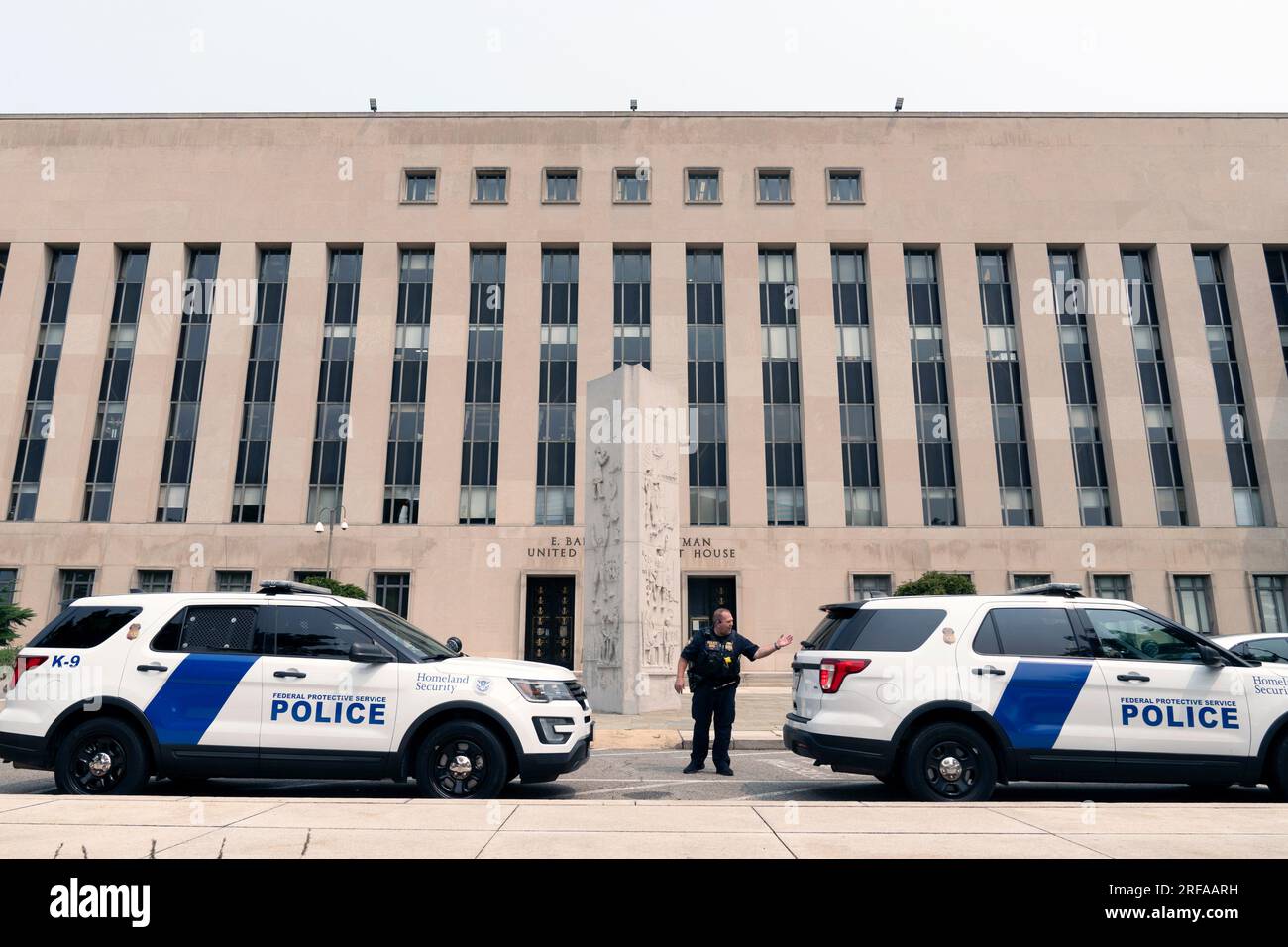 Homeland Security police officers park their patrol cars outside the ...