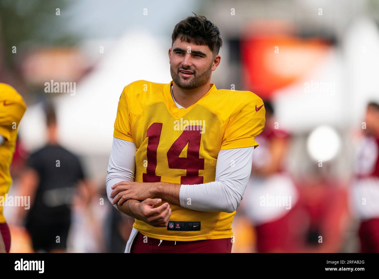 Washington Commanders quarterback Sam Howell warms up during an NFL ...