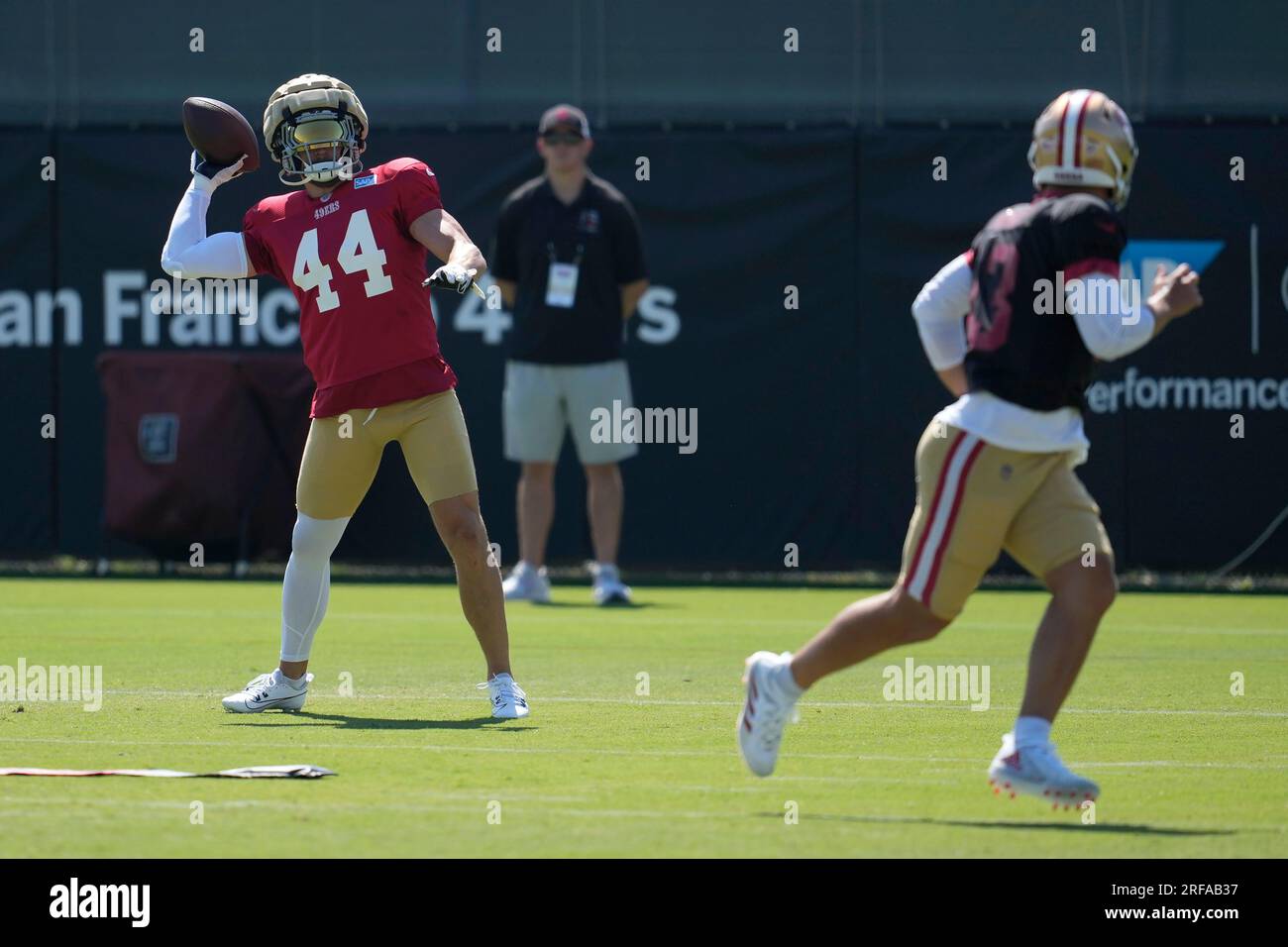 San Francisco 49ers fullback Kyle Juszczyk (44) throws a pass to ...