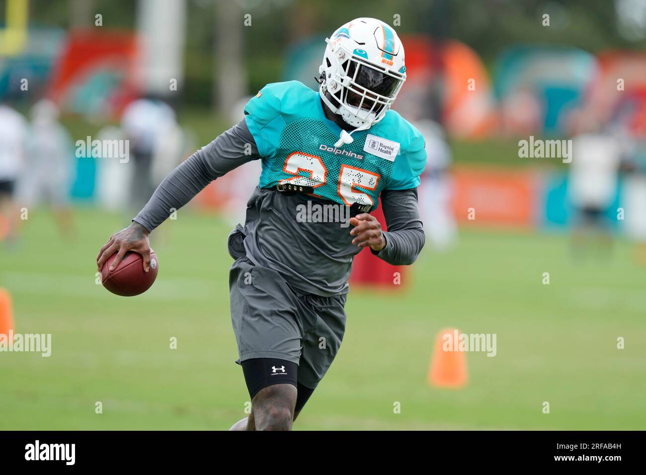 Miami Dolphins cornerback Xavien Howard (25) runs drills during ...