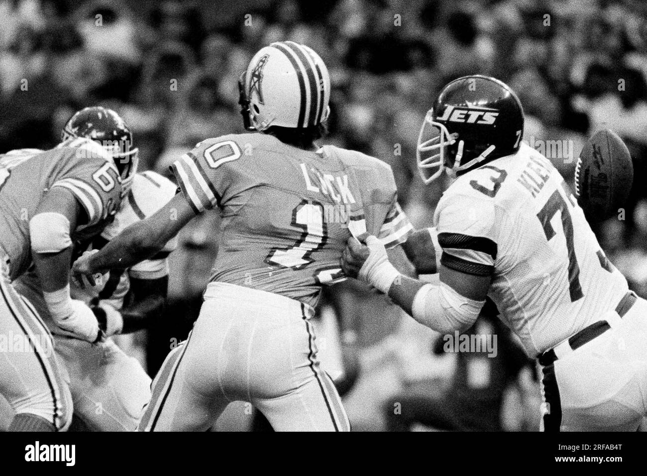 FILE - New York Jets' Joe Klecko, right, sacks Houston Oilers ...
