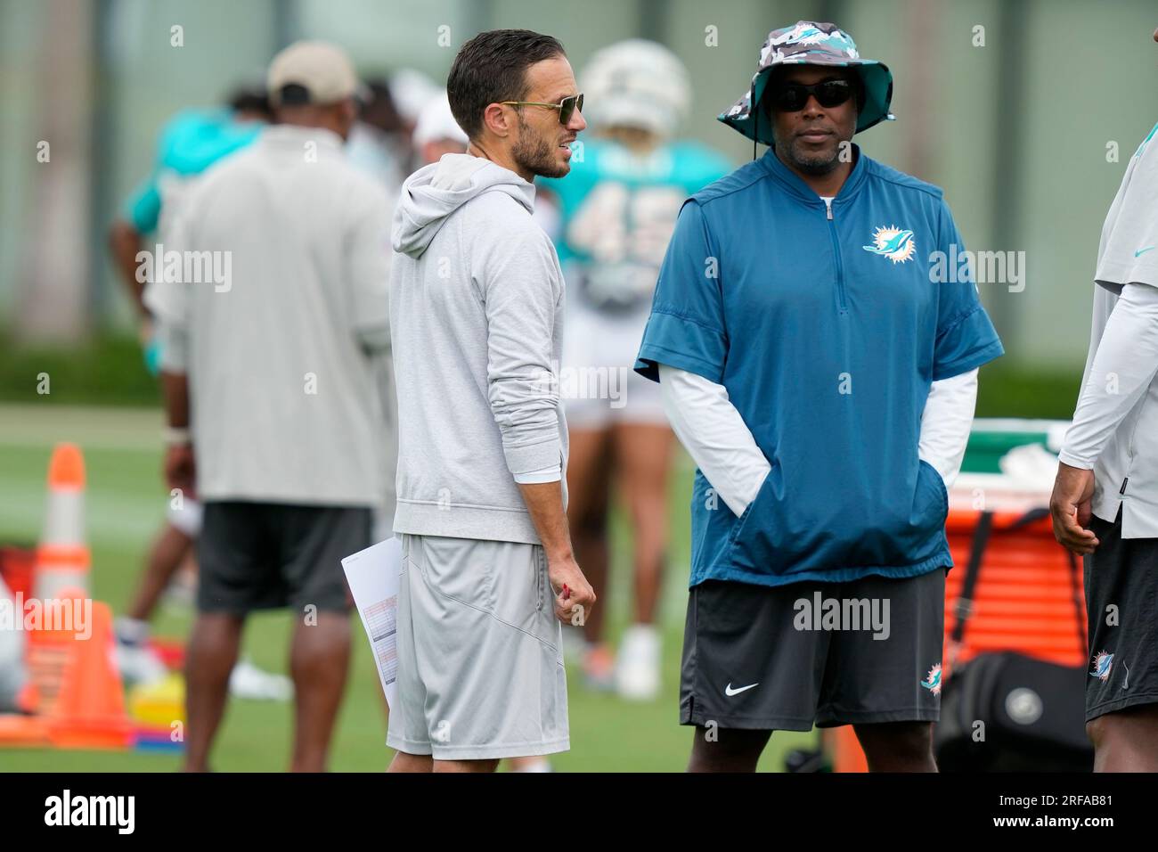 Miami Dolphins head coach Mike McDaniel, left, talks with general ...