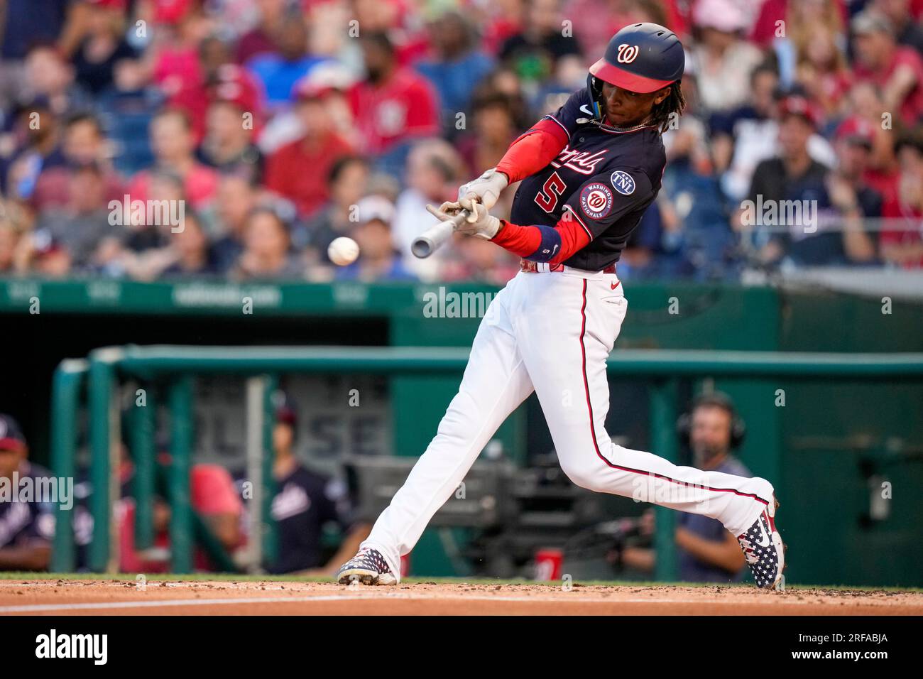 Washington Nationals shortstop CJ Abrams (5) bats during a baseball ...