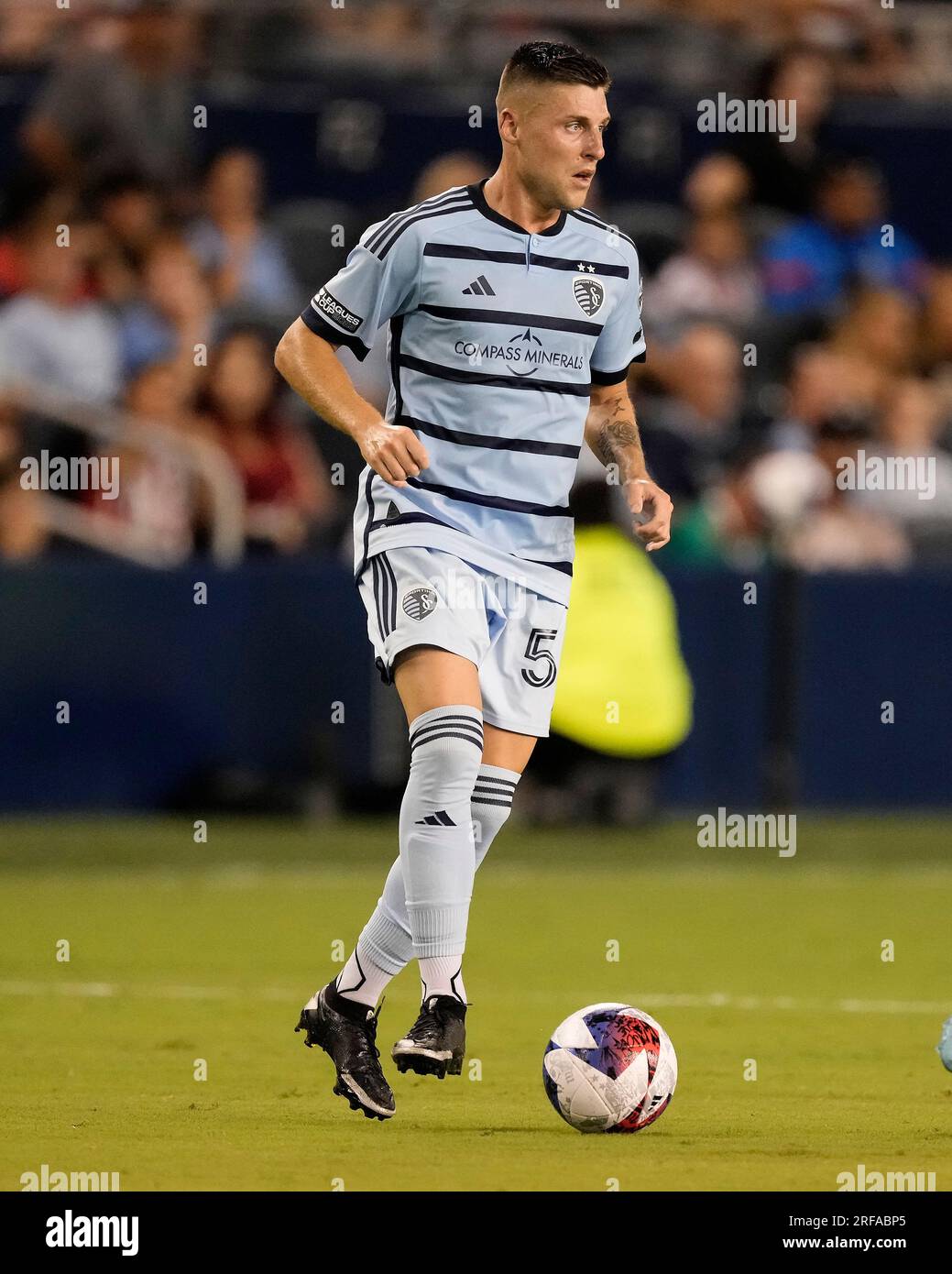 Sporting Kansas City midfielder Rémi Walter moves the ball during the ...