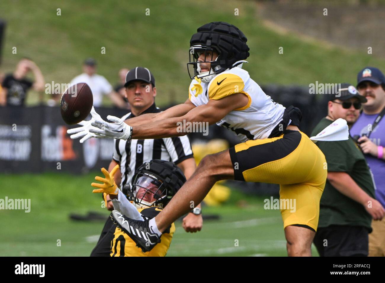 Pittsburgh Steelers wide receiver Cody White (15) catches pass in front ...