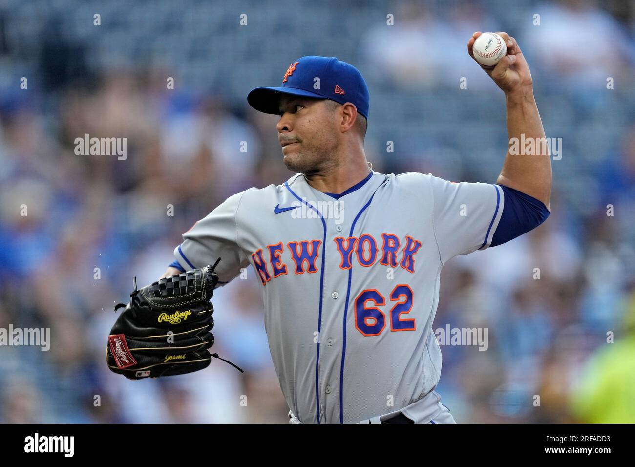 New York Mets starting pitcher Jose Quintana throws during the first ...