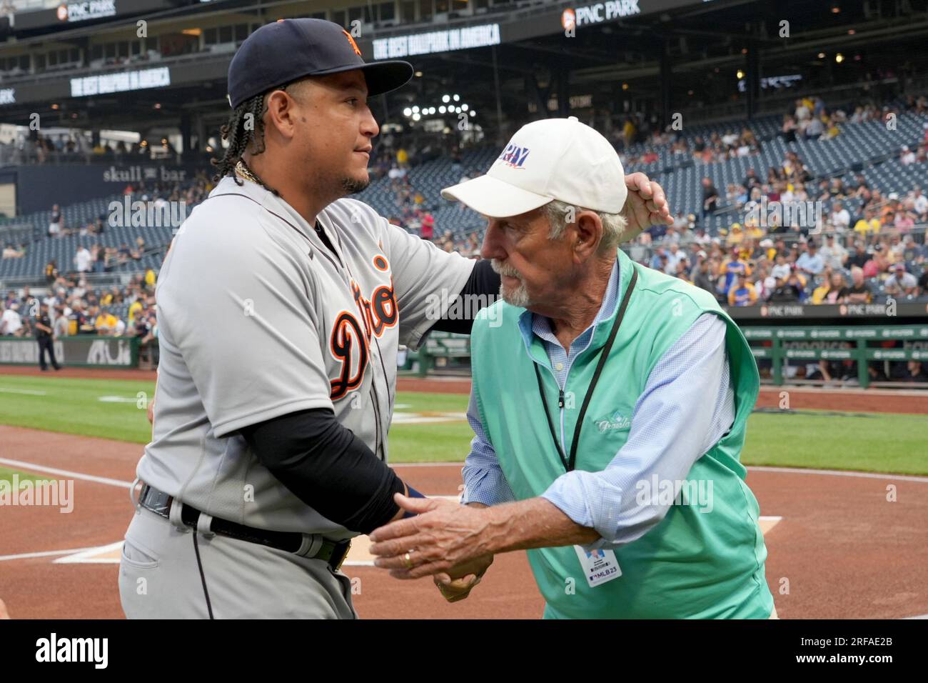 Detroit Tigers' Miguel Cabrera greets former manager Jim Leyland during ...