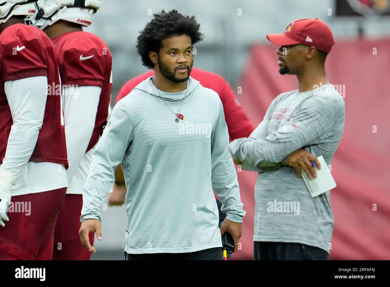 Injured Arizona Cardinals quarterback Kyler Murray paces the sideline ...