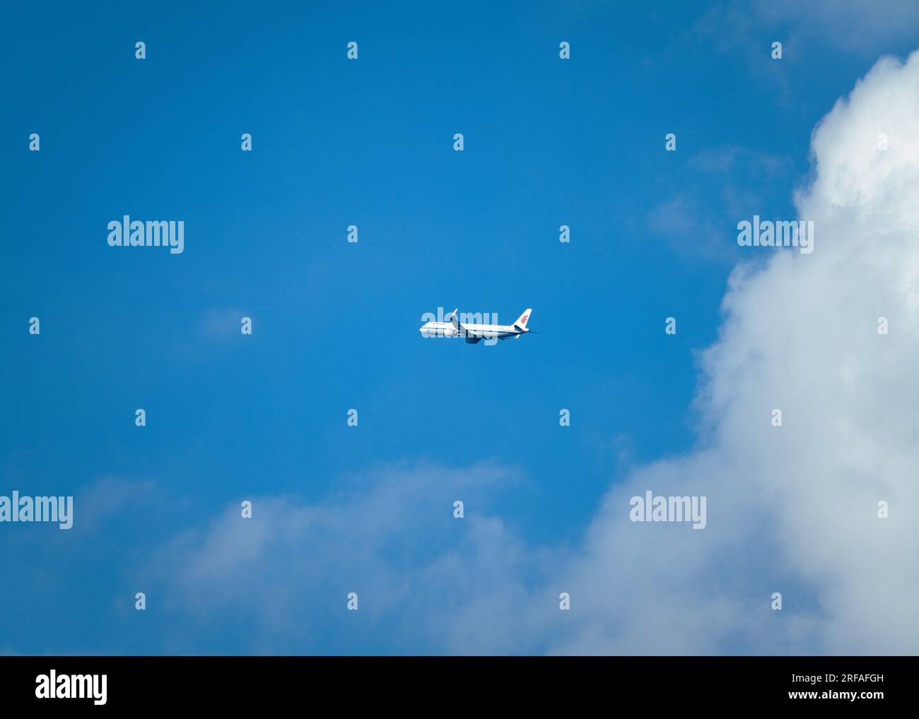 Clear sky city airplane Stock Photo - Alamy