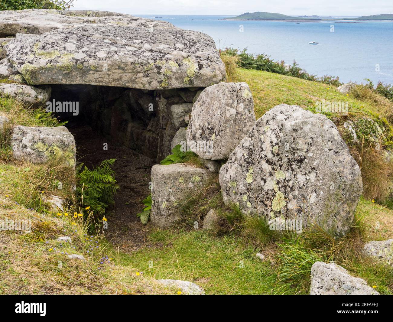 Scillonian burial mound hi-res stock photography and images - Alamy