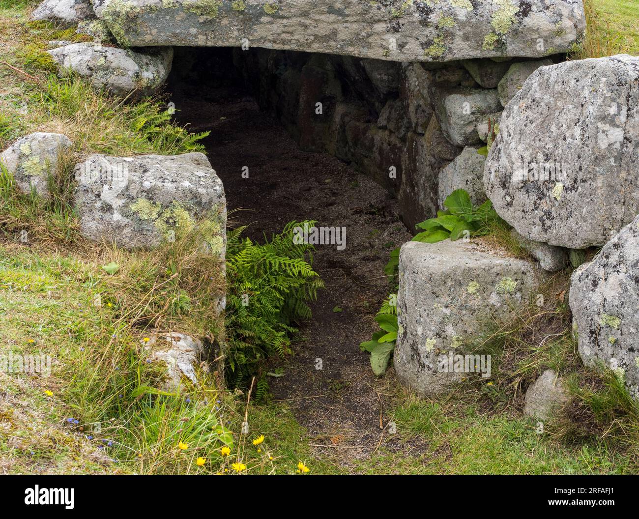 Scillonian burial mound hi-res stock photography and images - Alamy