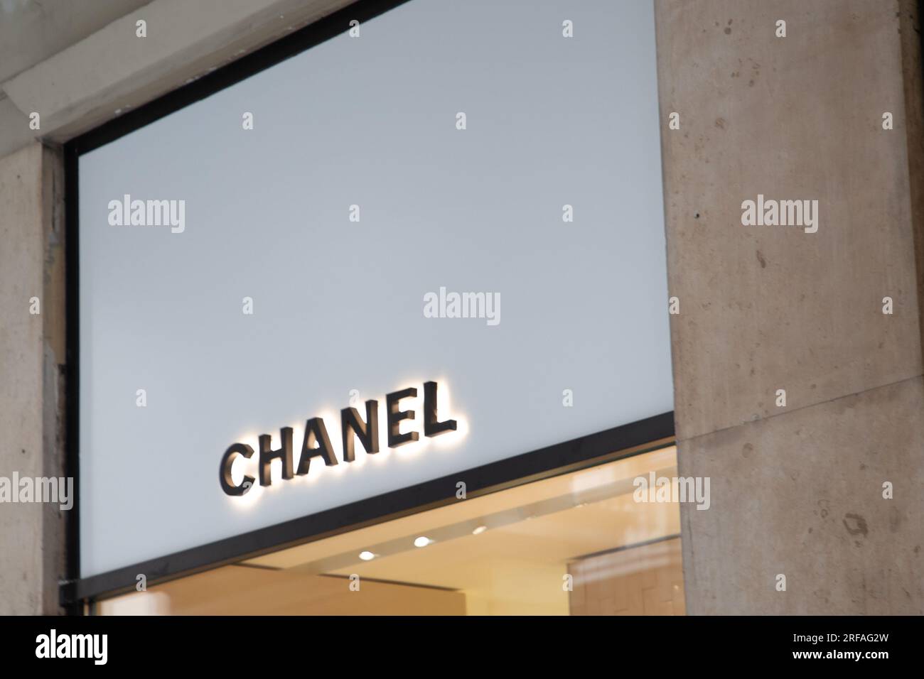 Chanel shop front windows hi-res stock photography and images - Alamy