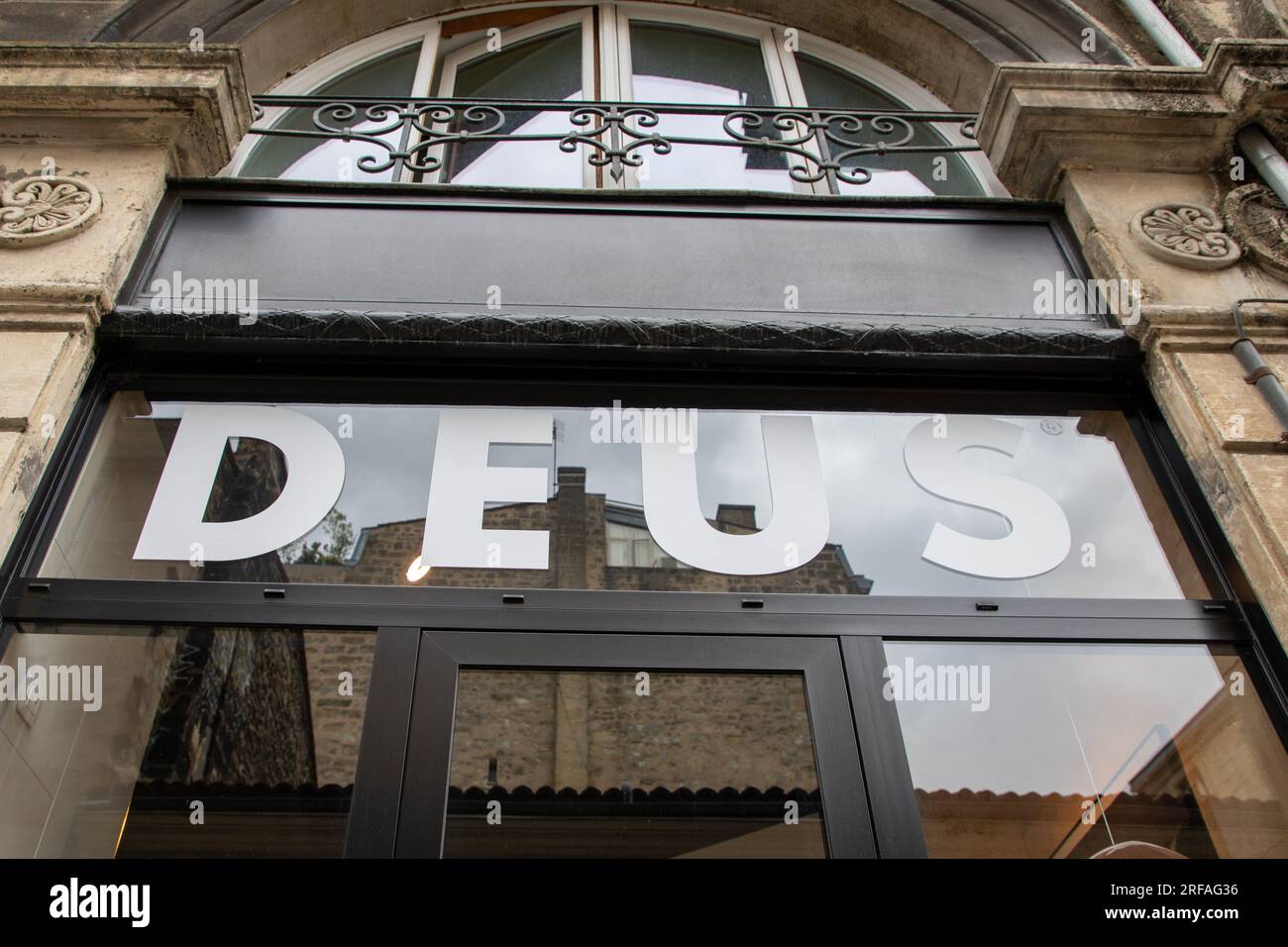Bordeaux , France - 08 01 2023 : Deus Ex Machina logo brand and sign ...