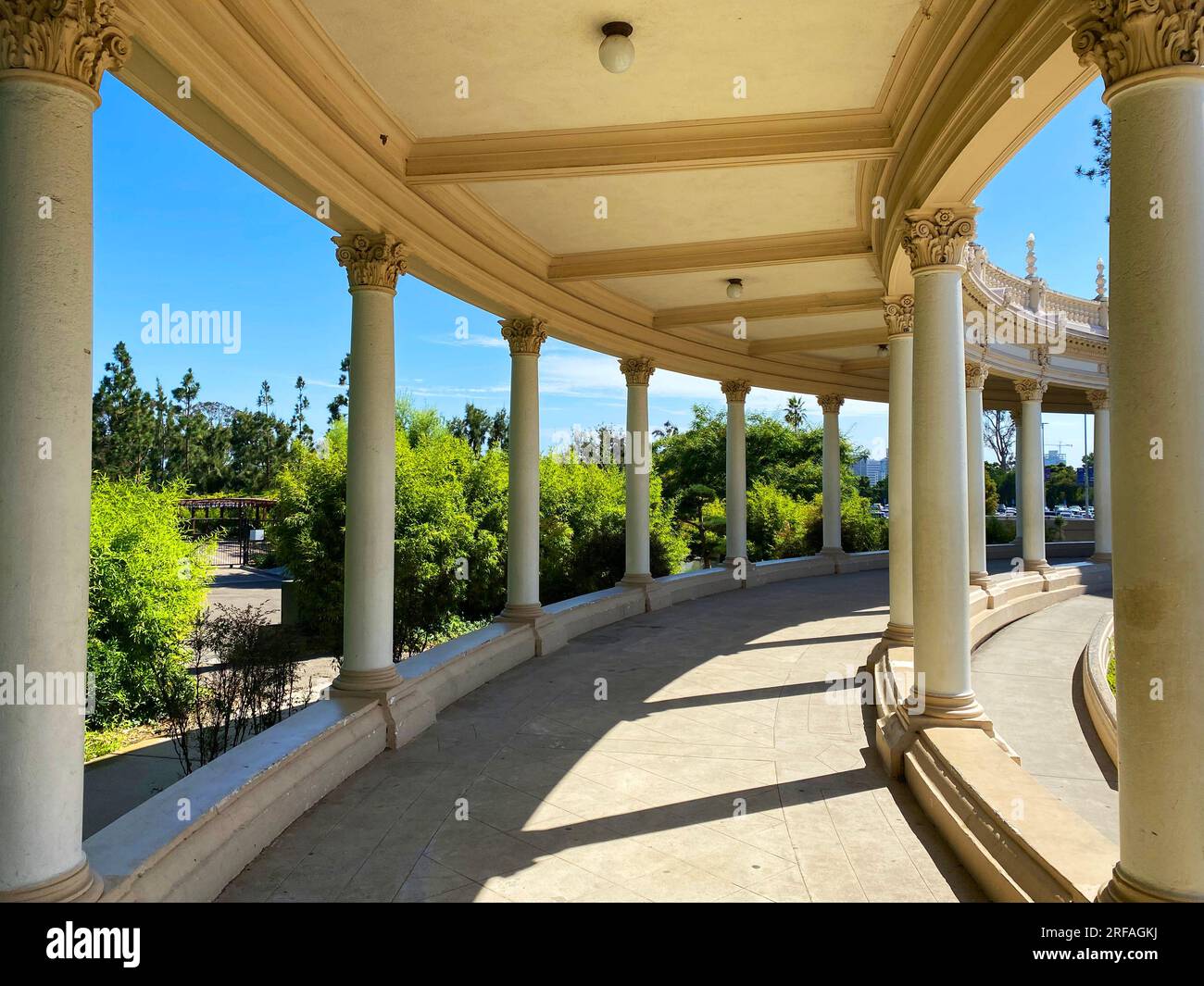 Symmetrical columns curving away into the distance Stock Photo - Alamy