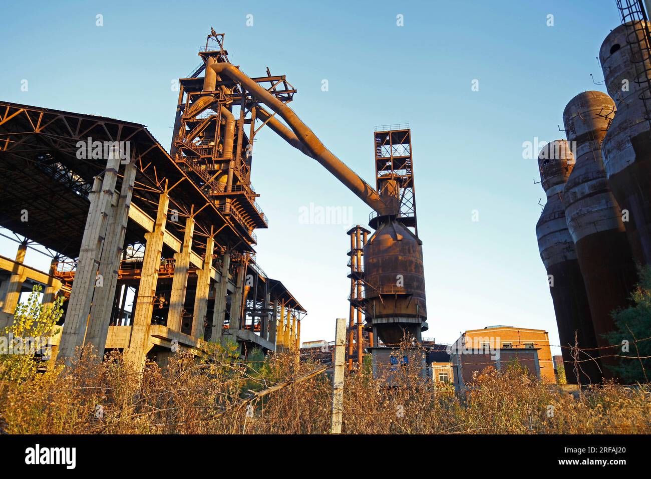 Abandoned industrial factory equipment Stock Photo - Alamy