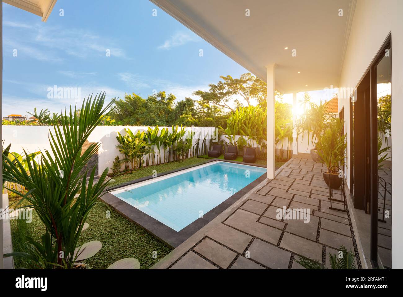 Exterior view luxury villa inside hi-res stock photography and images - Alamy