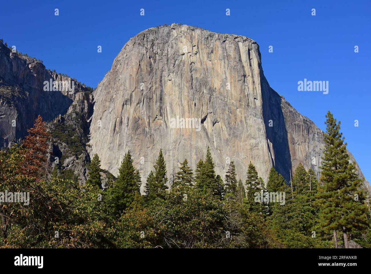 striking el capitan rock formation along southside drive in yosemite ...