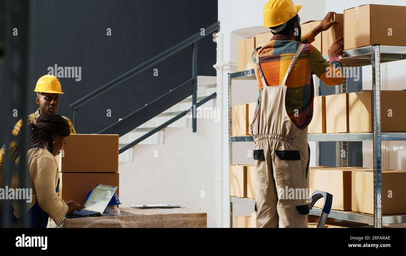 Organizing pallets in warehouse workers hi-res stock photography and ...