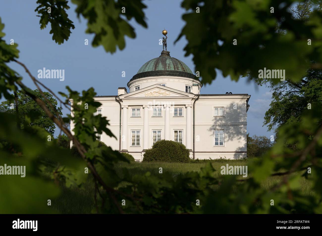 Neoclassical palace by Stanislaw Zawadzki inspired by Villa Capra La ...