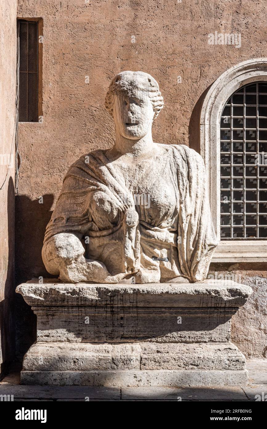 Madama lucrezia statue hi-res stock photography and images - Alamy