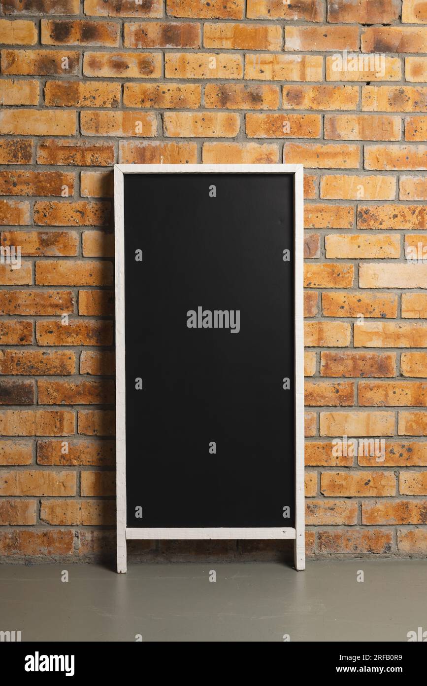 Black wall sign hi-res stock photography and images - Alamy