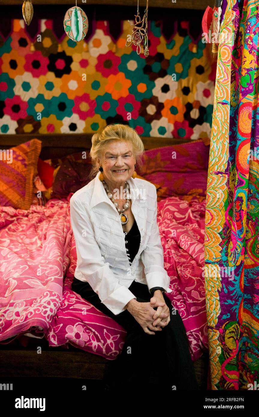 The good birth guide hi-res stock photography and images - Alamy