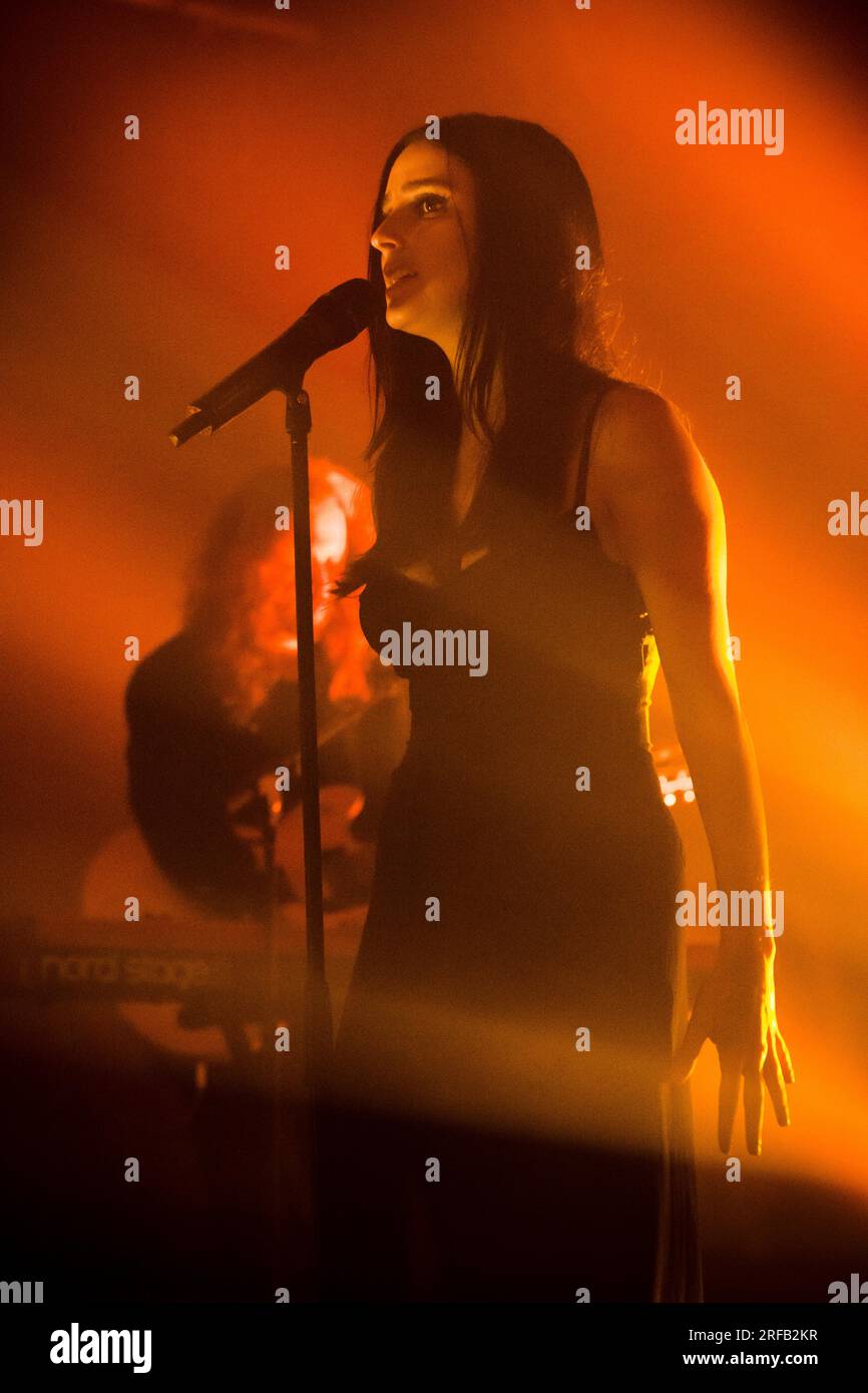 "Banks" female musician and singer from Los Angeles performing at ...