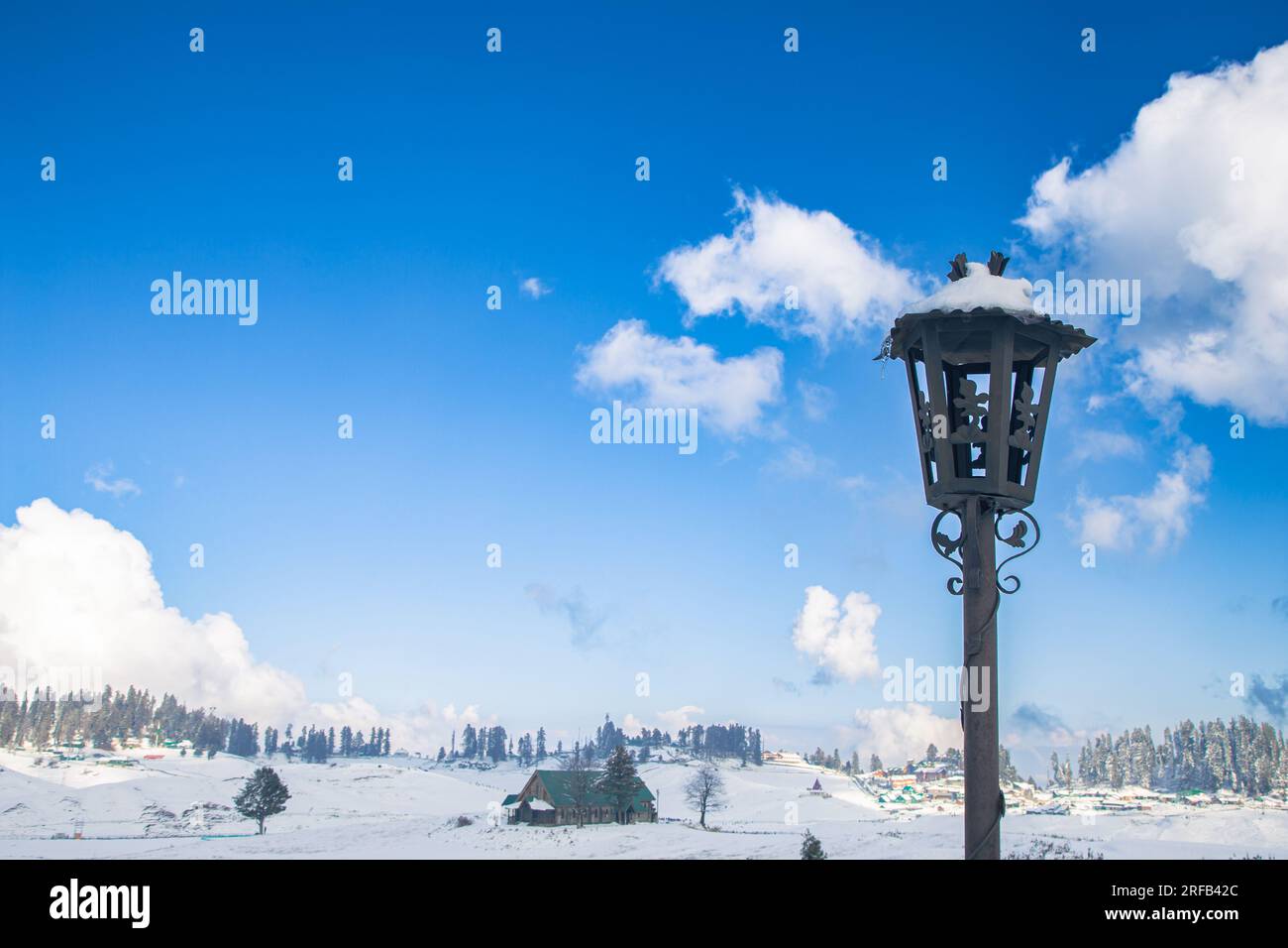 Serene snowscape hi-res stock photography and images - Alamy