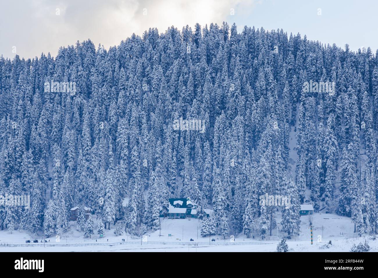Gulmarg ski resort hi-res stock photography and images - Alamy