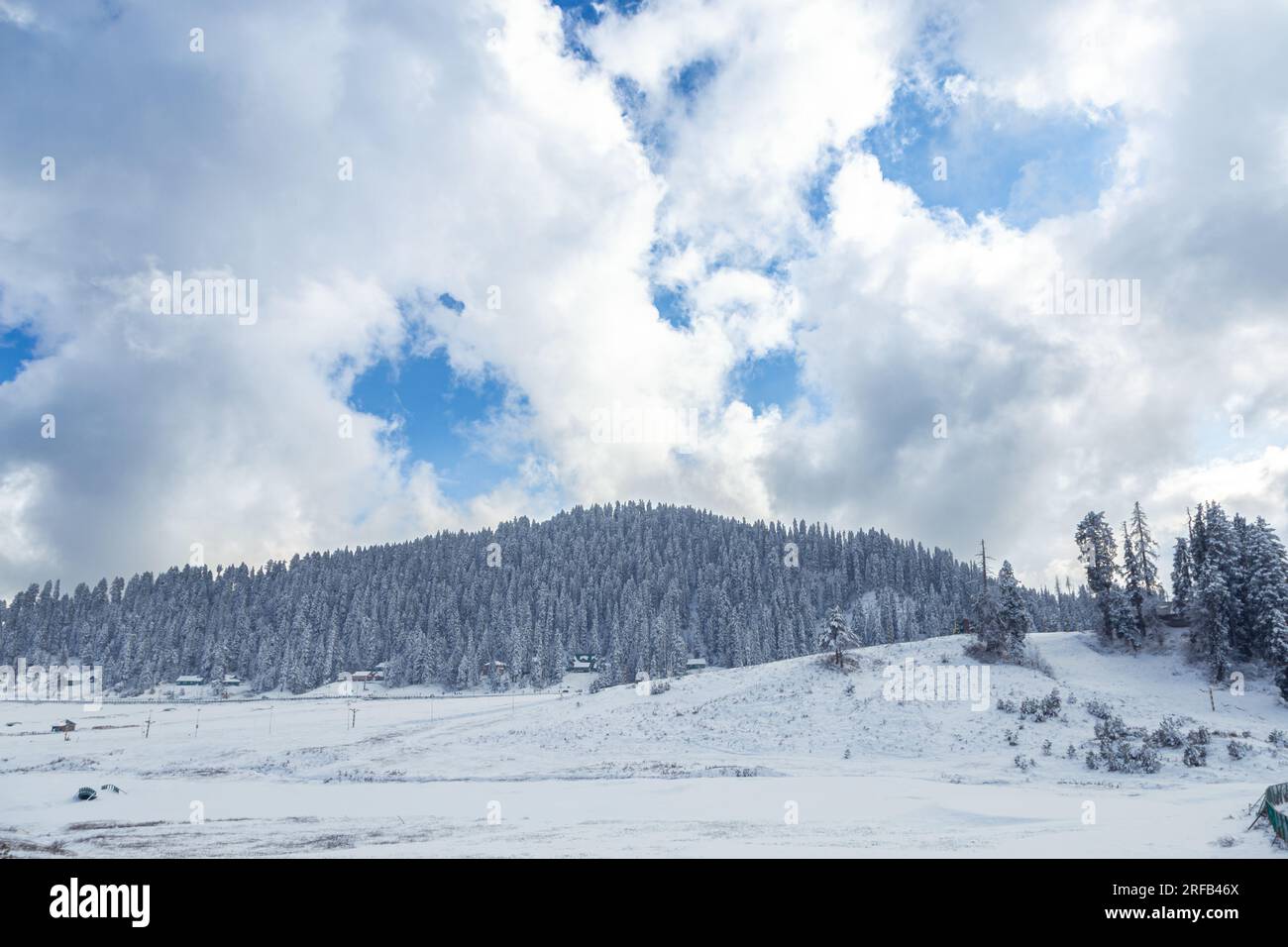 Snow gulmarg hi-res stock photography and images - Alamy