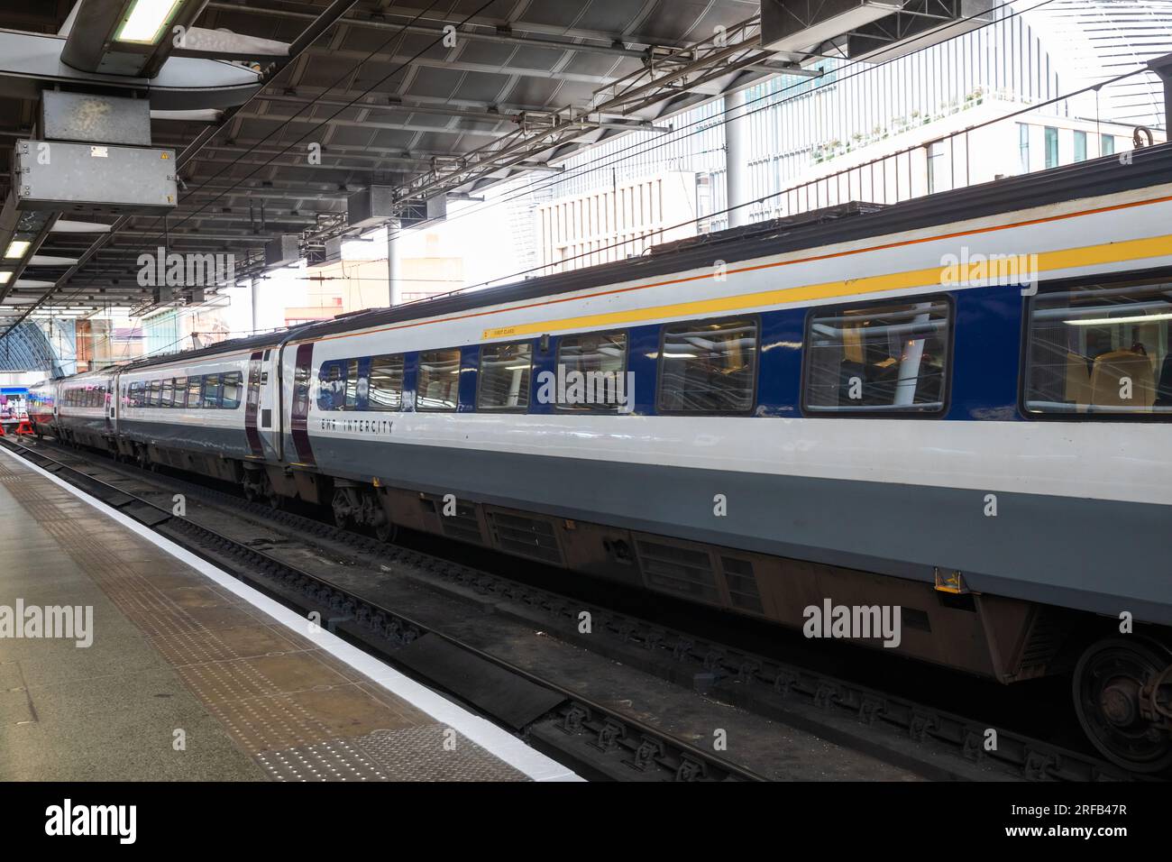 EAST MIDLAND RAILWAY train at a platform in Paddington Station London ...