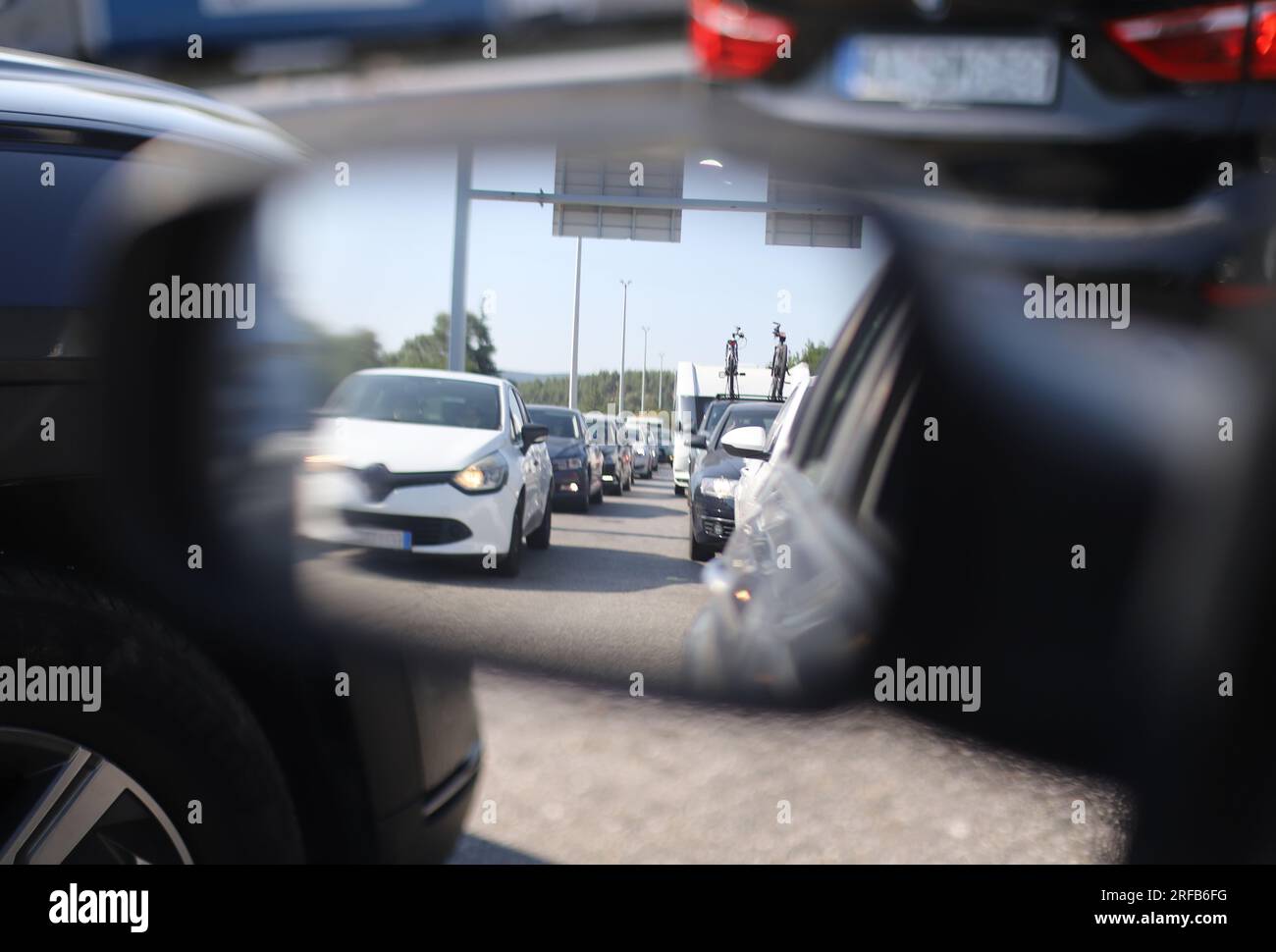 Busy border post hi-res stock photography and images - Alamy