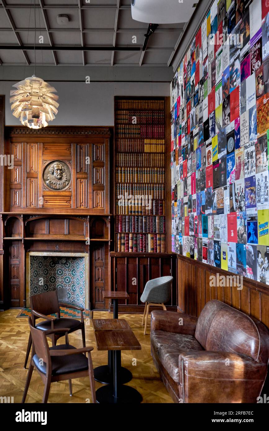 Library room, Swan Theatre Interior, Royal Shakespeare Company ...
