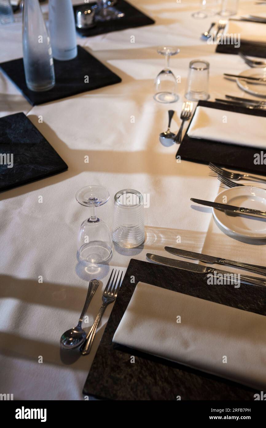 Posh dining table hi-res stock photography and images - Alamy
