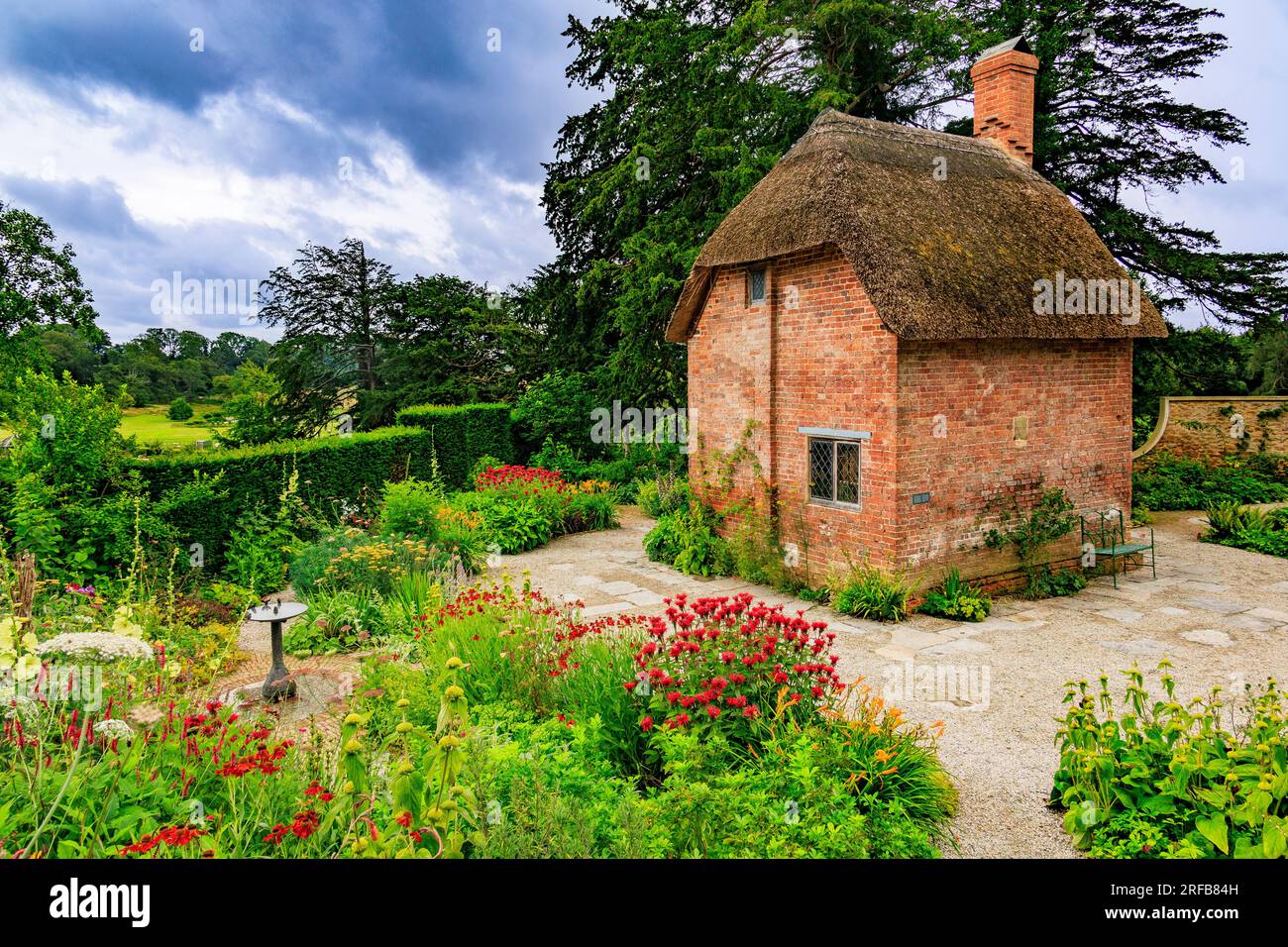 Red brick cottage hi-res stock photography and images - Alamy