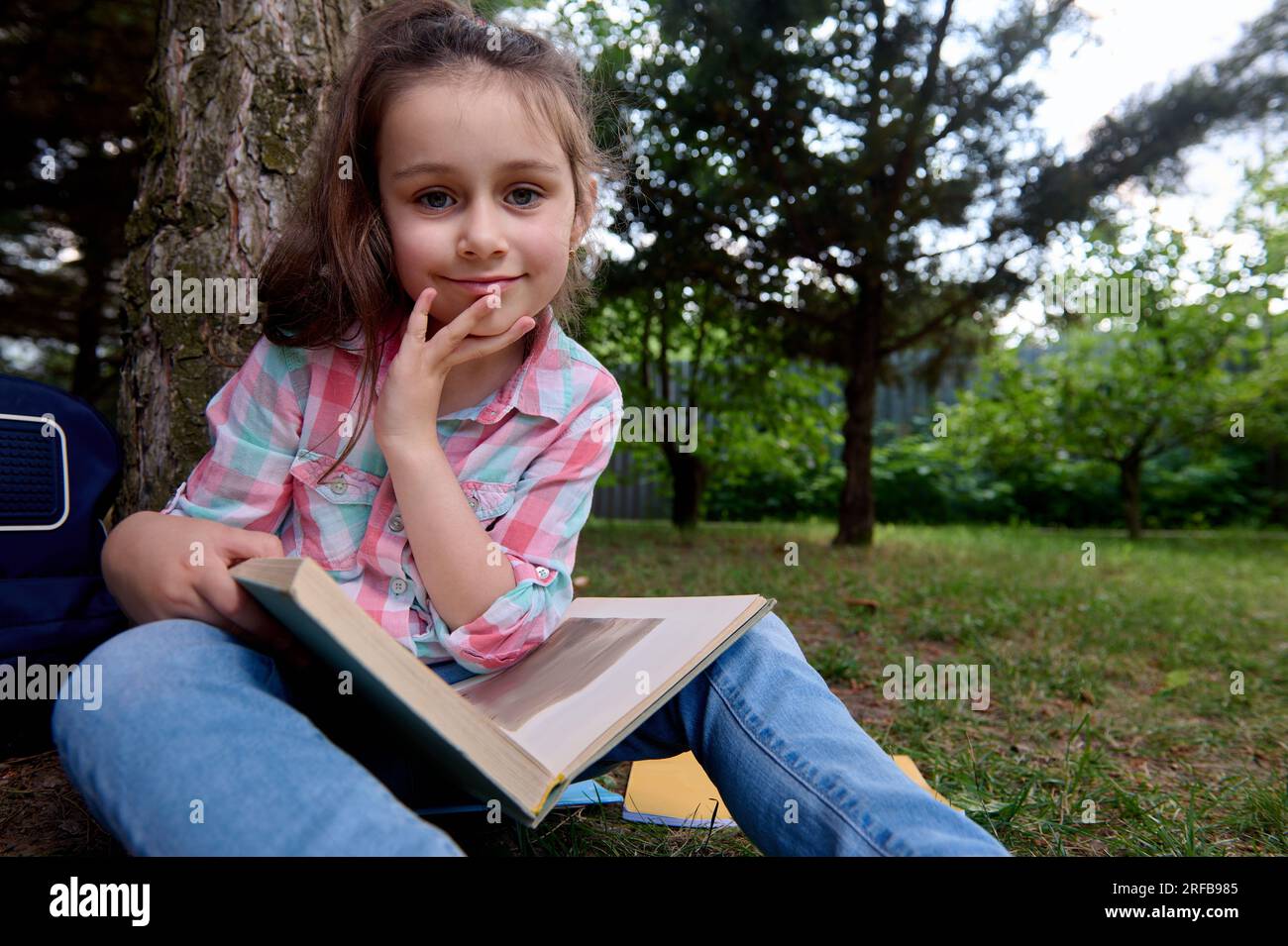 Kids studying under tree hi-res stock photography and images - Alamy