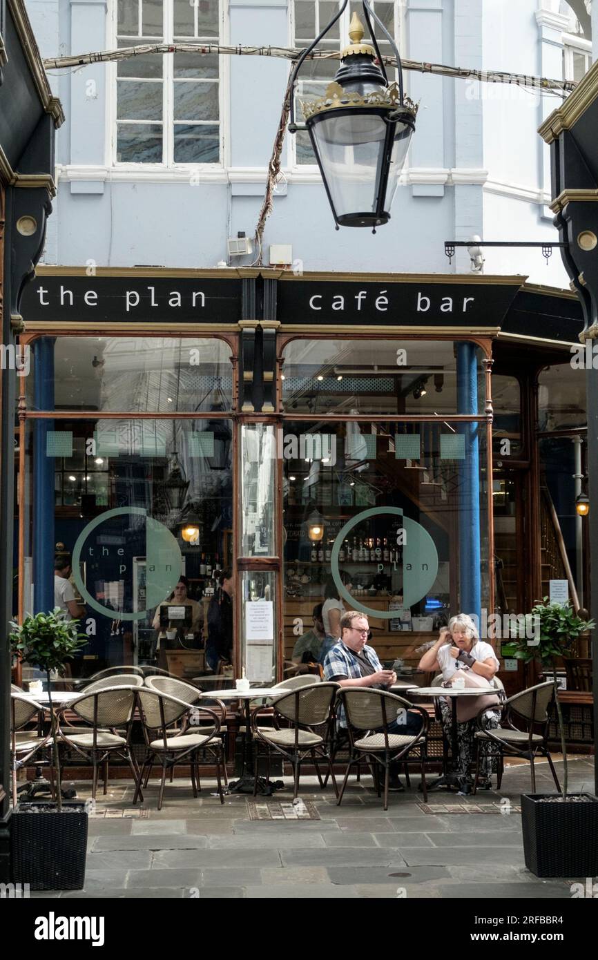 Cardiff the plan café hi-res stock photography and images - Alamy