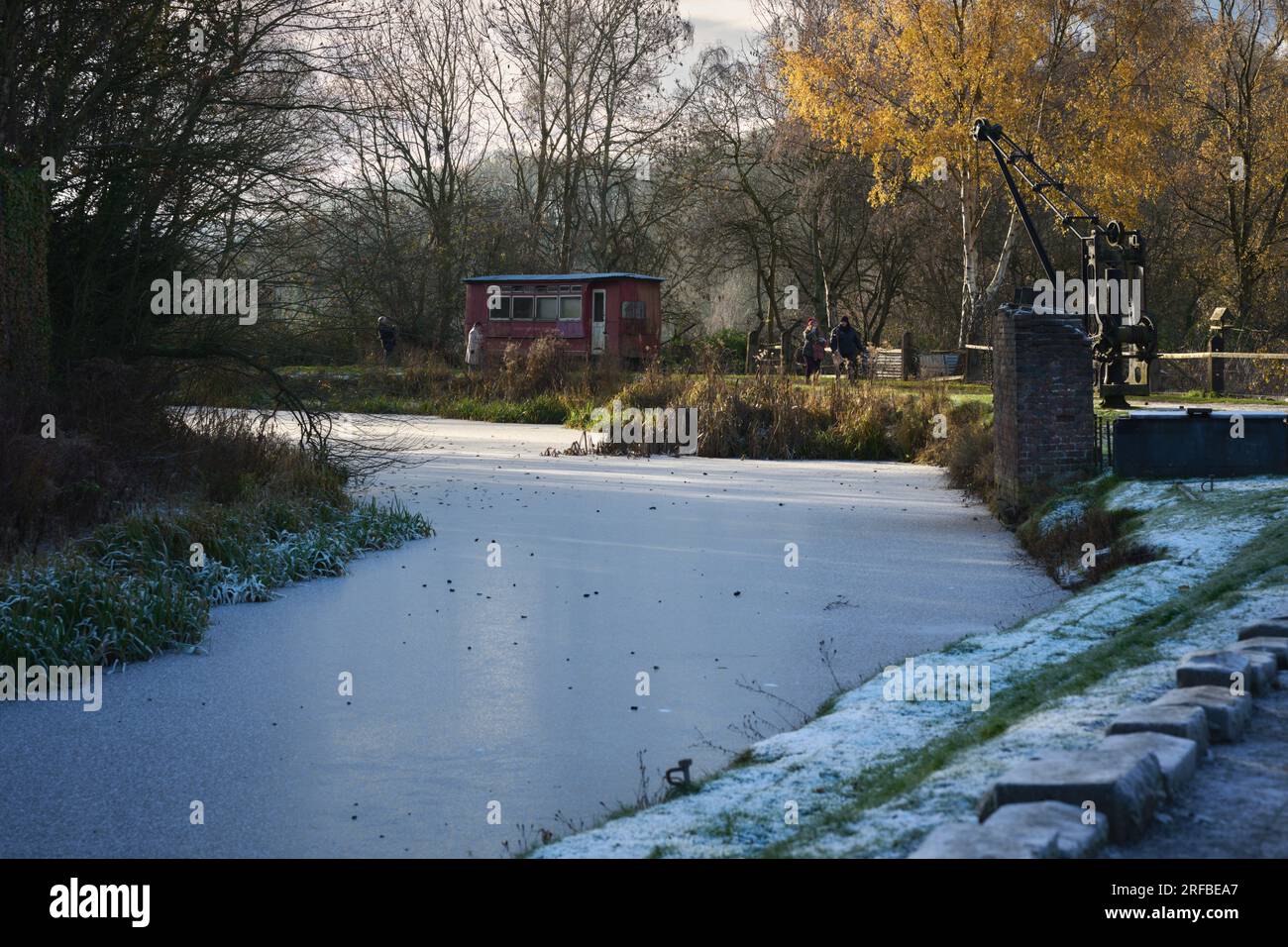 Frozen canal scene hi-res stock photography and images - Alamy
