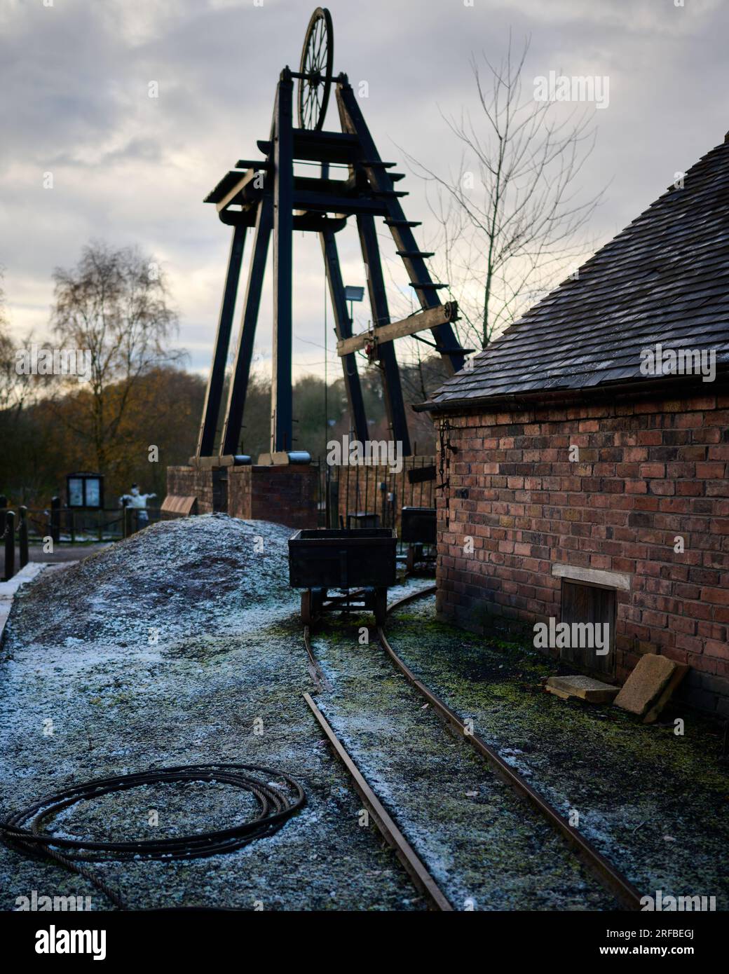 Mineshaft and cart Stock Photo - Alamy