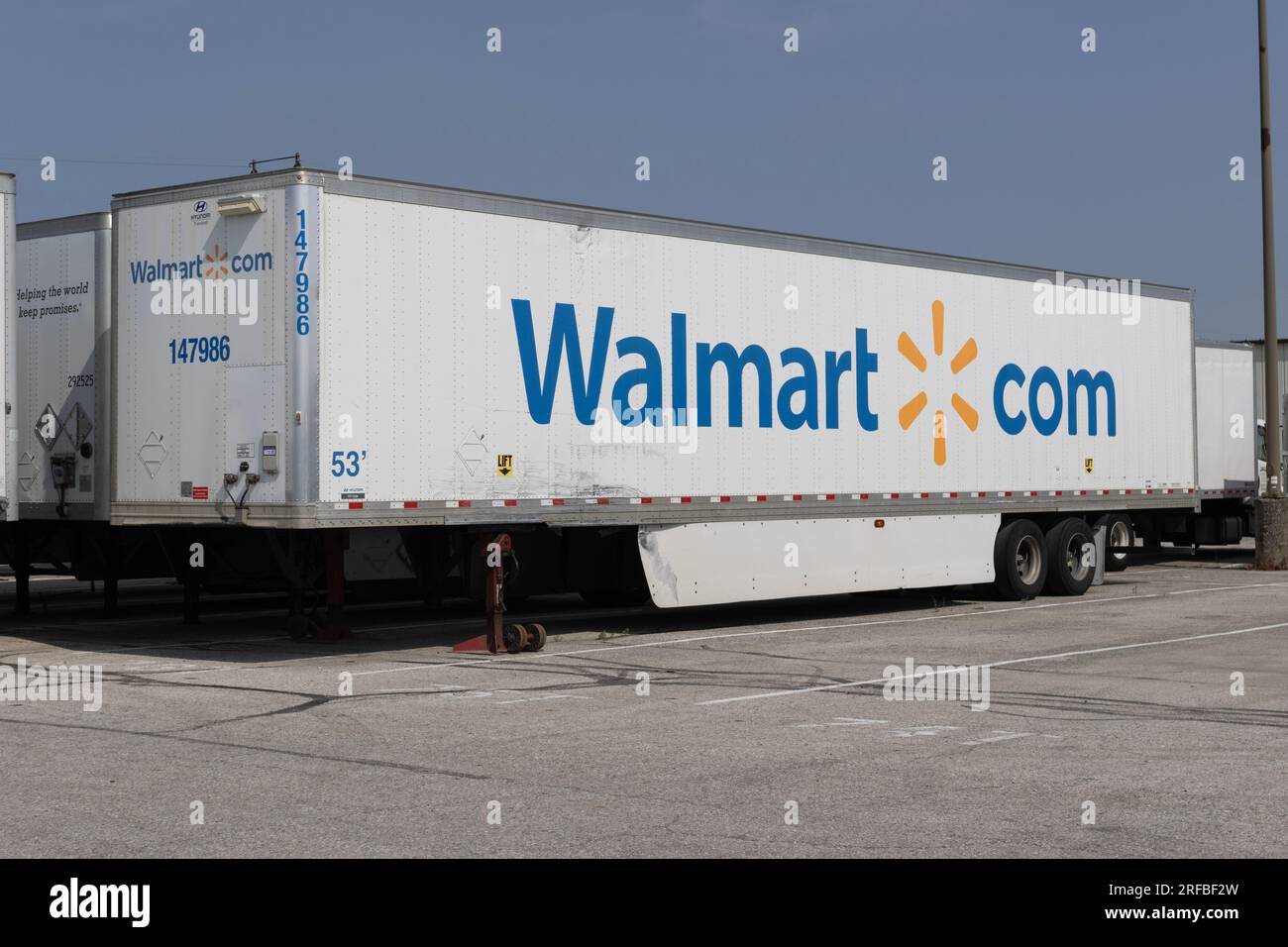 Grocery in trailer hi-res stock photography and images - Alamy