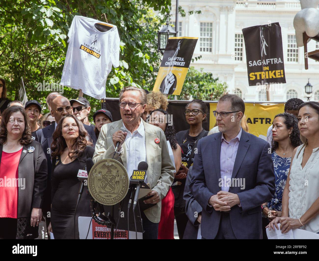 New York, NY, USA. 1st Aug, 2023. Fran Drescher, Lowell Peterson at a ...