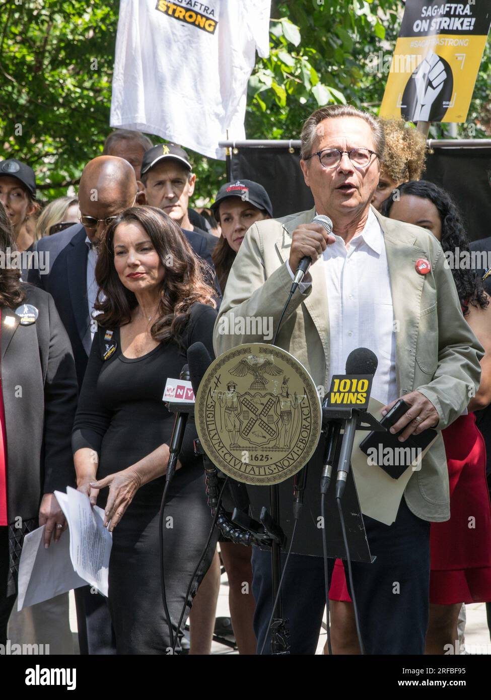 New York, NY, USA. 1st Aug, 2023. Fran Drescher, Lowell Peterson at a ...