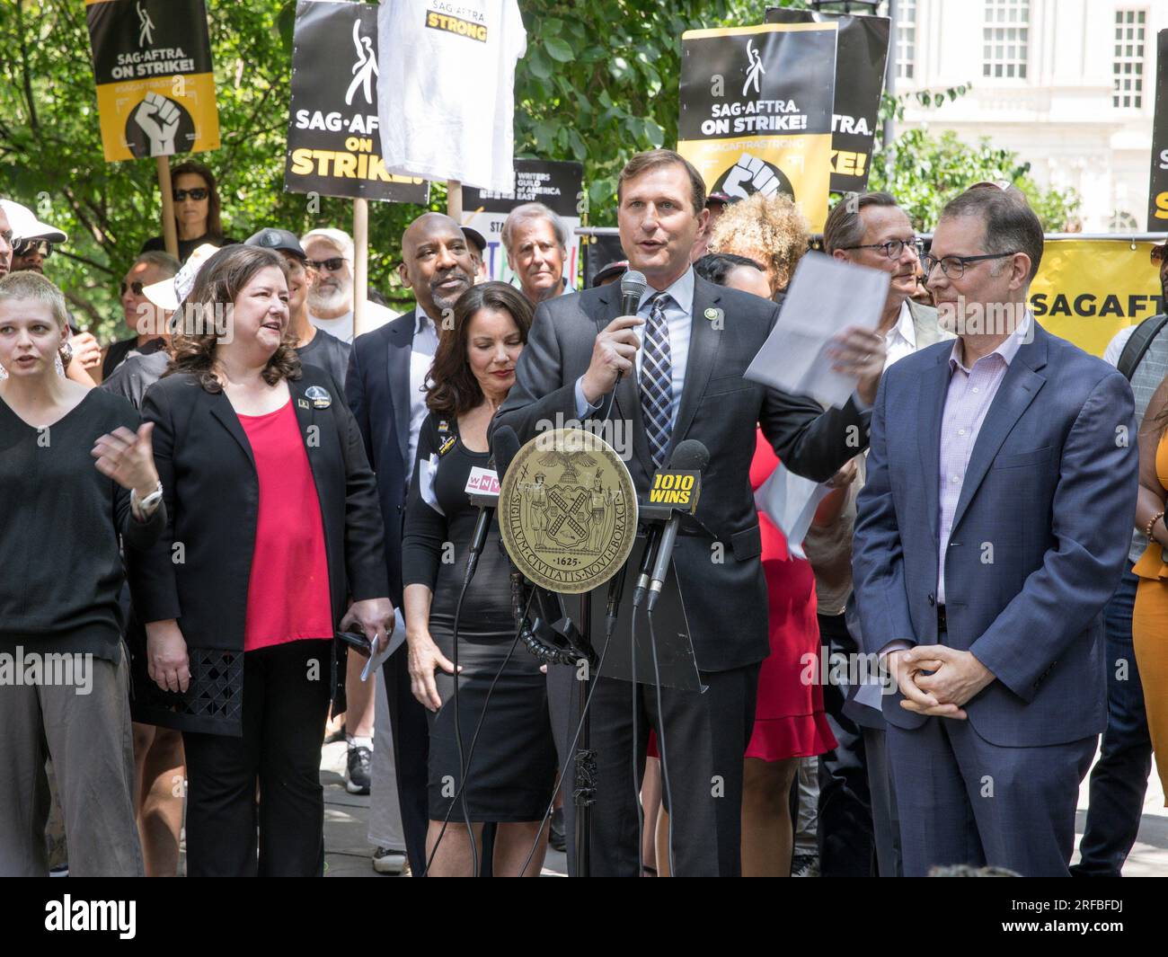 New York, NY, USA. 1st Aug, 2023. Fran Drescher, Lowell Peterson at a ...